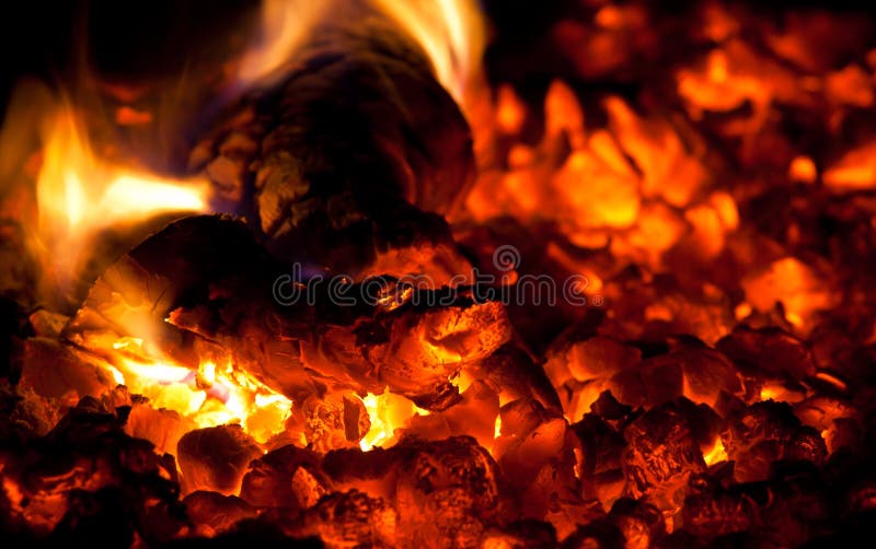 Quemando Abajo El Fuego De Madera Foto de archivo - Imagen de horno ...