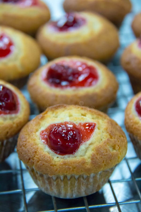 Queque Delicioso No Copo Para O Caf? Da Manh? Foto de Stock - Imagem de ...