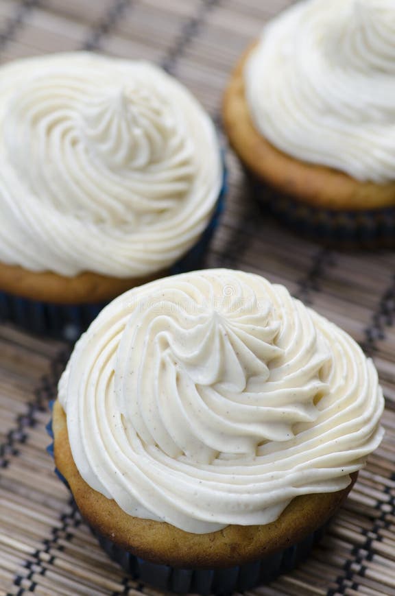 Queques Congelados Decorativos Imagem de Stock - Imagem de gelo ...