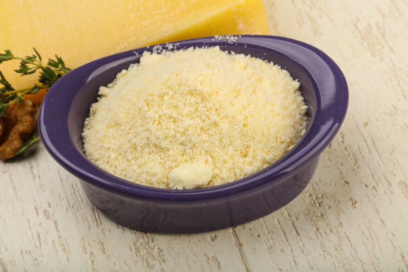 Queso Rallado Del Parmesano Foto de archivo - Imagen de sabroso, blanco ...