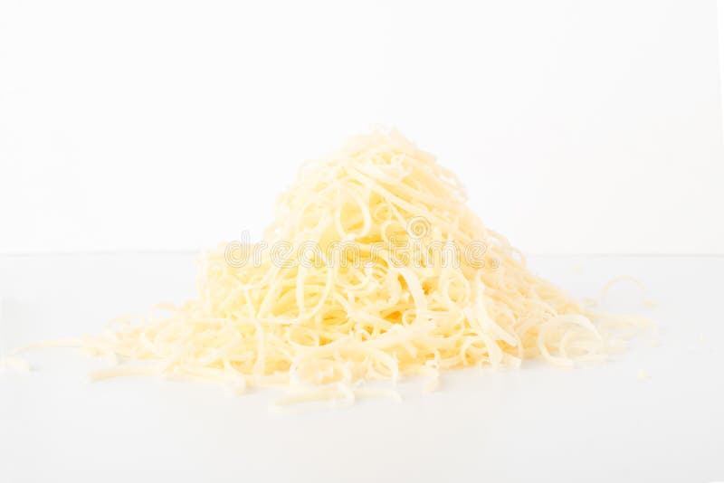 Queso rallado en blanco foto de archivo. Imagen de parmesano - 120950078