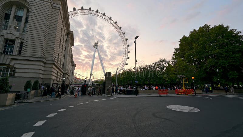 Queue To See Queen Lying in State Passes London Eye Stock Footage ...