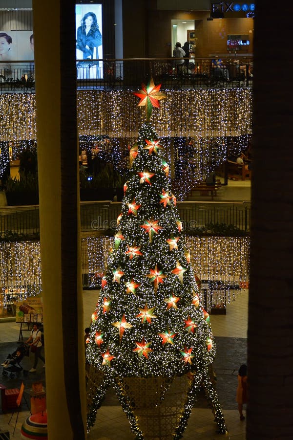 Christmas Tree at Night in Quezon City, Philippines Editorial Stock ...