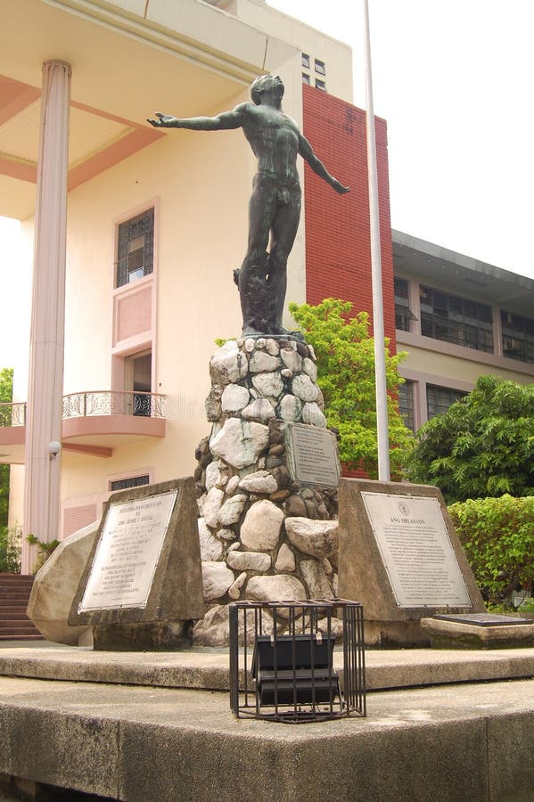 Oblation Statue at University of the Philippines in Diliman, Quezon ...