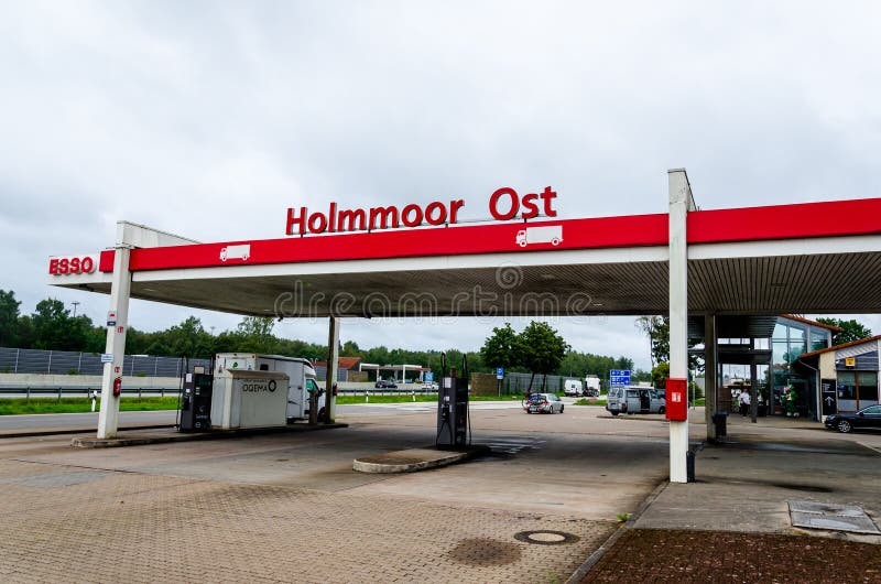 Quickborn, Germany - May 09, 2022: Tank and Rest Stop Holmmoor Ost ...