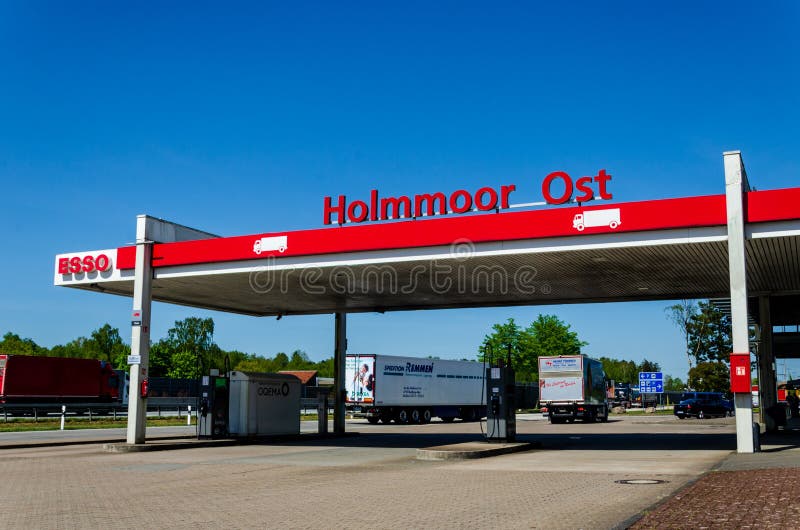 Quickborn, Germany - May 09, 2022: Tank and Rest Stop Holmmoor Ost ...