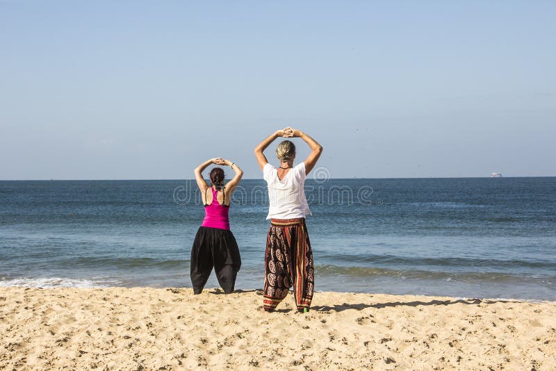 Quigong Bij Het Strand Van Goa Stock Foto - Image of mensen, aziatisch ...