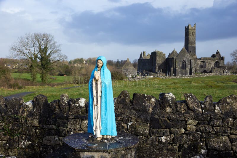 Quin Abbey Co. Clare Ireland Stock Image - Image of medieval, grass ...