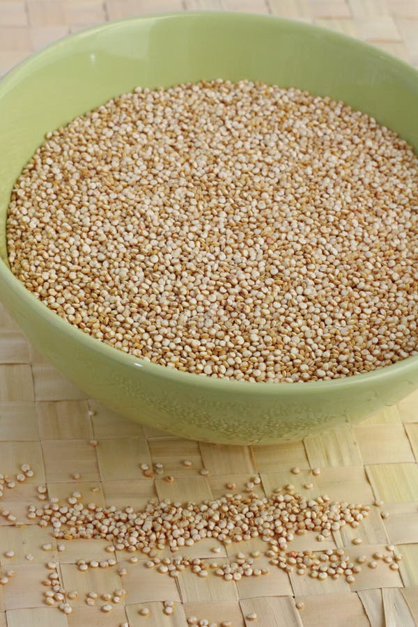 Bruit Organique De Quinoa - Chenopodium Quinoa Fond Blanc Photo stock ...