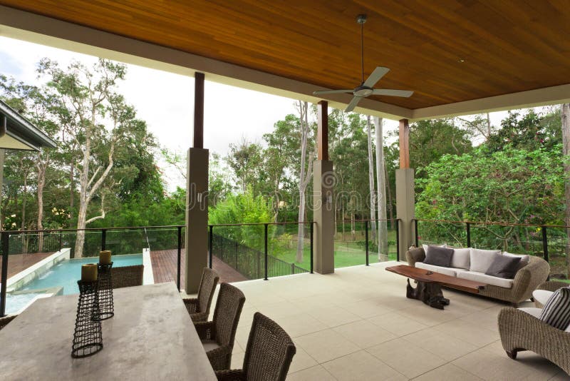 Quintal moderno imagem de stock. Imagem de tropical, real - 25578123