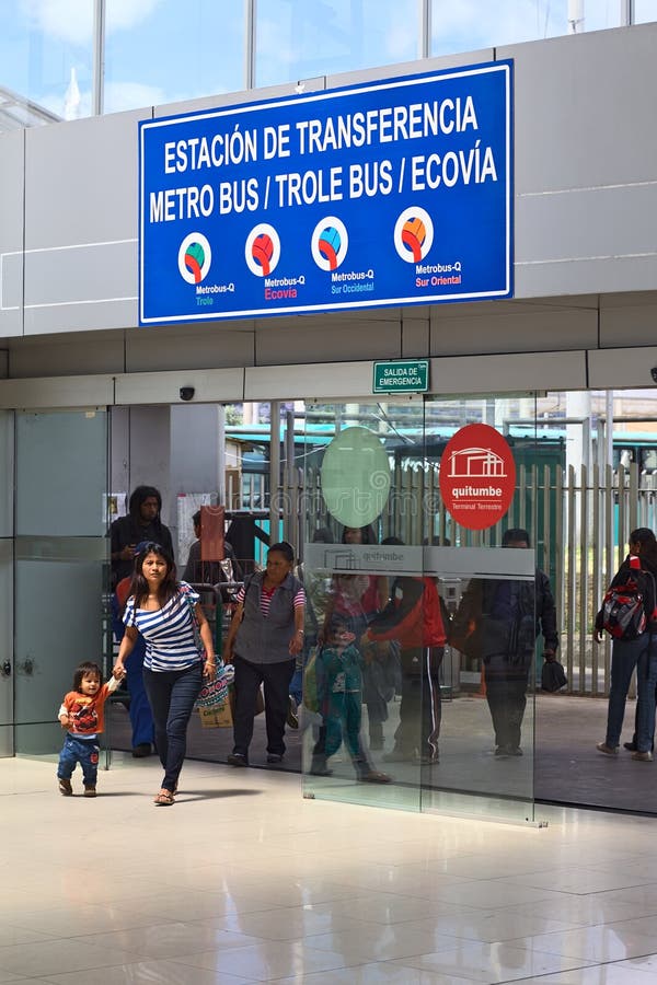 Quitumbe-Autobusstation in Quito, Ecuador Redaktionelles Stockbild ...