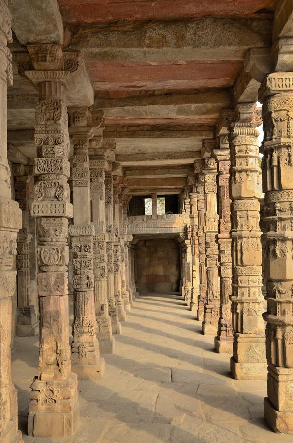 Qutb colums stock image. Image of tourist, heritage, islamic - 38516311