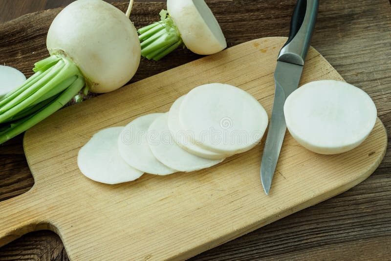 Rábano cortado del daikon foto de archivo. Imagen de vegetariano ...