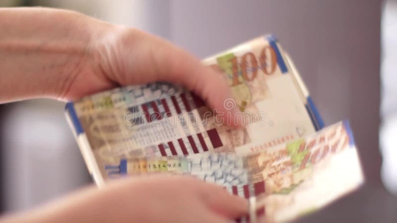 Räkna pengar stock video. Video av kassa, stapel, siklar - 41943025