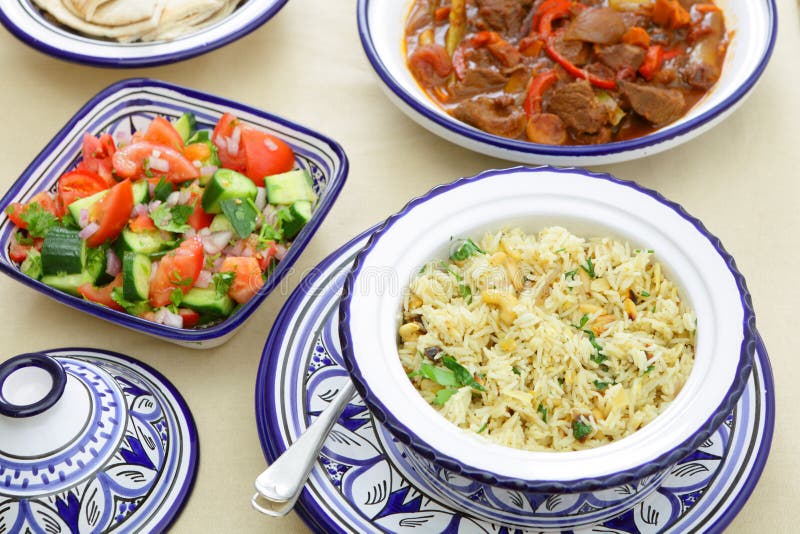 Repas Marocain Avec Un Grand Choix De Plats Image stock - Image du ...