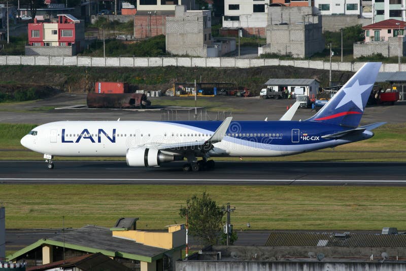 Réseau Local Boeing 767-300 Photo éditorial - Image du airline, boeing ...