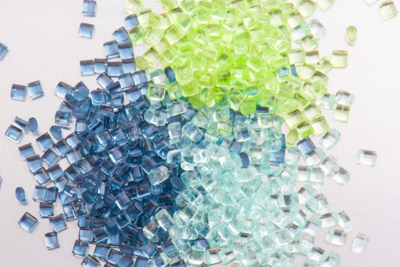 Le Plastique Transparent Granule Image stock - Image du extrusion, gant ...