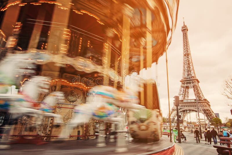 Carrousel rétro à Paris image stock. Image du sunset - 30711169