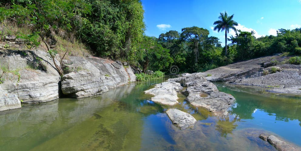 Río cubano imagen de archivo. Imagen de acantilado, agua - 18144289