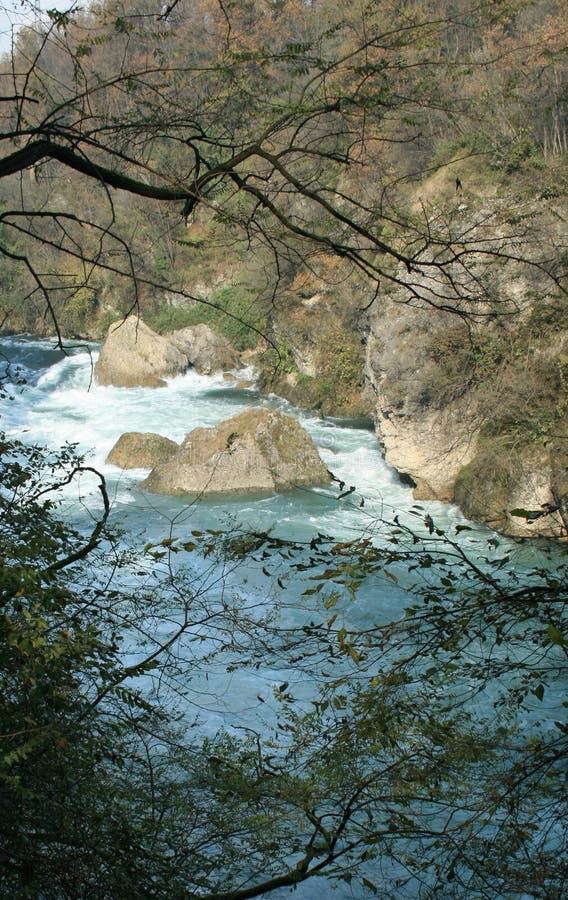 Río de Adda imagen de archivo. Imagen de flujo, roca, piedras - 7132939