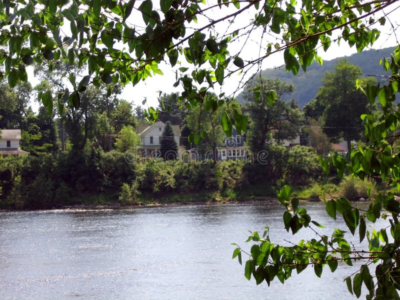 El Transportar En Balsa En El Río Delaware Imagen de archivo - Imagen ...
