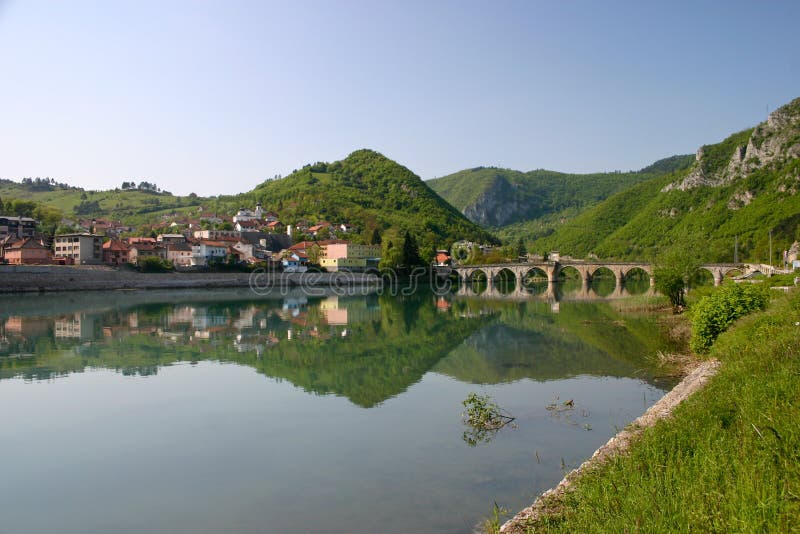 Drina River Canyon foto de archivo. Imagen de flora, serbia - 64287646