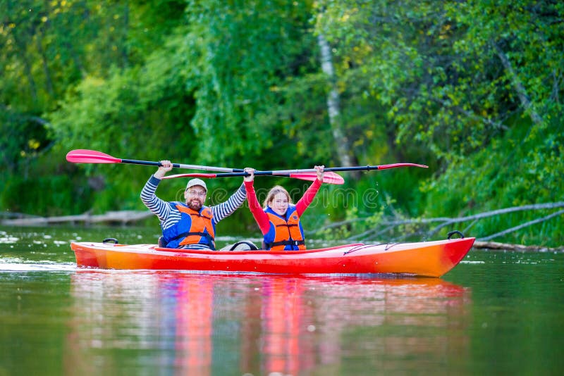 Canoa río rápido foto de archivo. Imagen de afuera, sano - 54859590