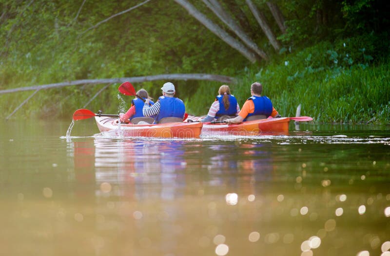 Canoa río rápido foto de archivo. Imagen de afuera, sano - 54859590
