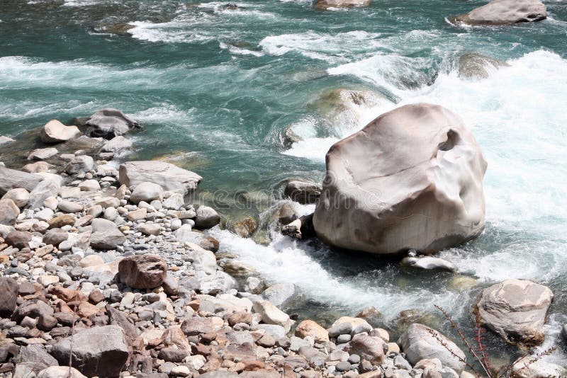 Río de piedra imagen de archivo. Imagen de torrente, torrencial - 5473293