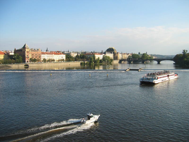 Praga. Moldava foto de archivo. Imagen de exterior, checo - 33007210