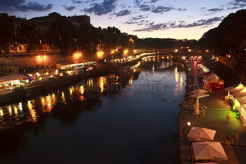 Río de Tiber foto de archivo. Imagen de roma, recorrido - 8114404