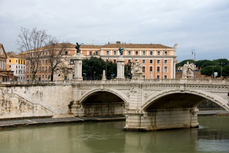 Río de Tiber imagen de archivo. Imagen de puente, agua - 9521737