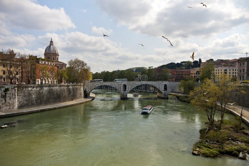Río De Tíber En Roma Italia Foto de archivo - Imagen de cielo ...