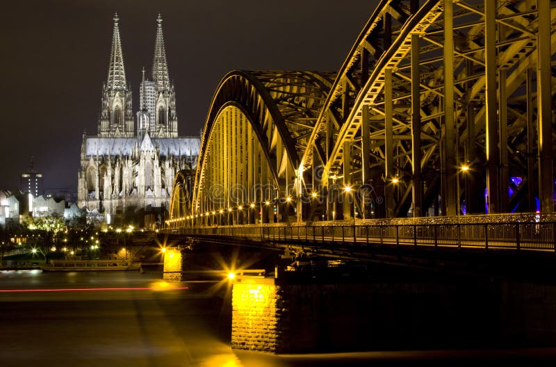 Río Rin Y Catedral De Colonia Imagen de archivo - Imagen de viejo ...