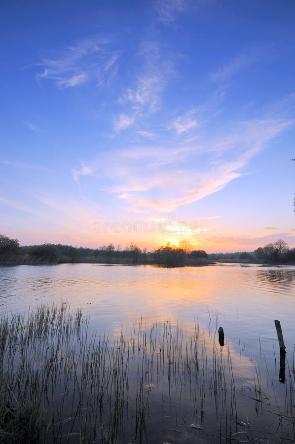 Río Shannon foto de archivo. Imagen de color, tarde, oscuridad - 5285940