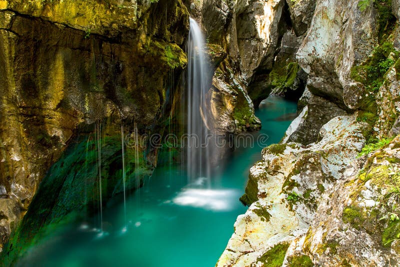 Río Soca Cerca De Bovec, Eslovenia Foto de archivo - Imagen de ...