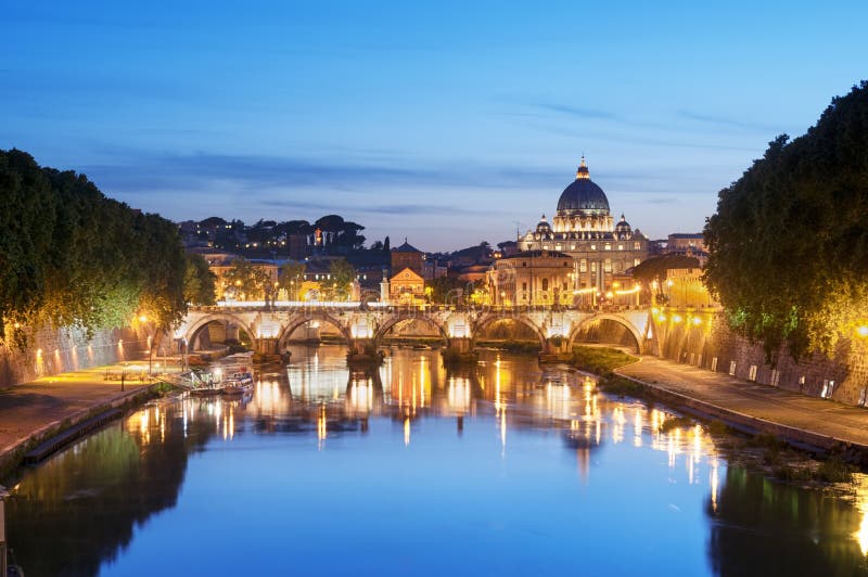 Río Tiber en Roma - Italia imagen de archivo. Imagen de color - 24893503