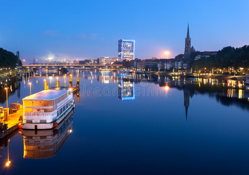 Río Weser, Bremen, Alemania Foto de archivo - Imagen de barco, europa ...