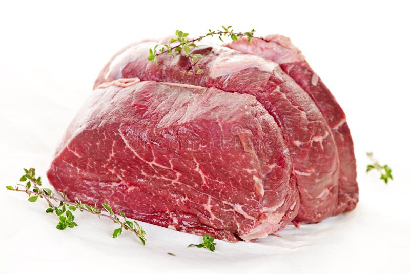 Rôti de boeuf cru image stock. Image du thym, préparé - 16882807