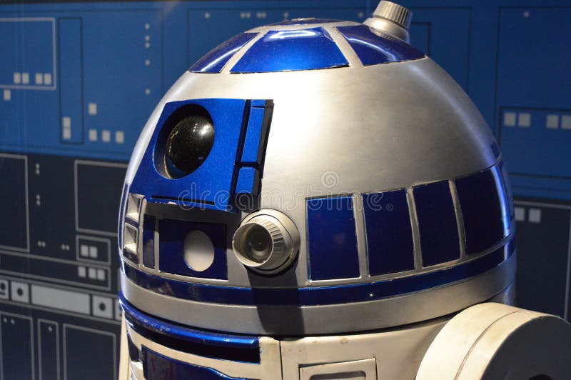 R2D2 redactionele afbeelding. Image of kostuum, beroemdheid - 117985210