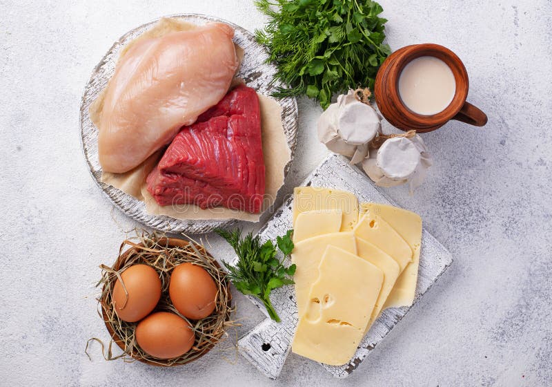 R Vlees, eieren en melk stock foto. Image of mening - 140889406