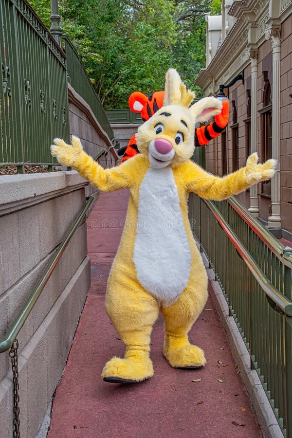 Rabbit Character in DIsney Magic Kingdom Editorial Photo - Image of ...