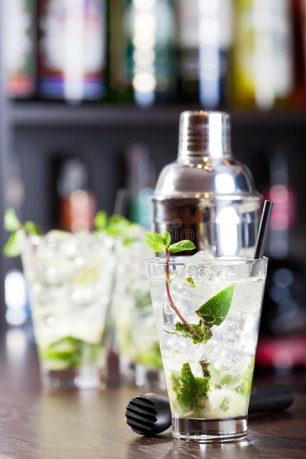 Raccolta Dei Cocktail - Mojito Immagine Stock - Immagine di bibita ...