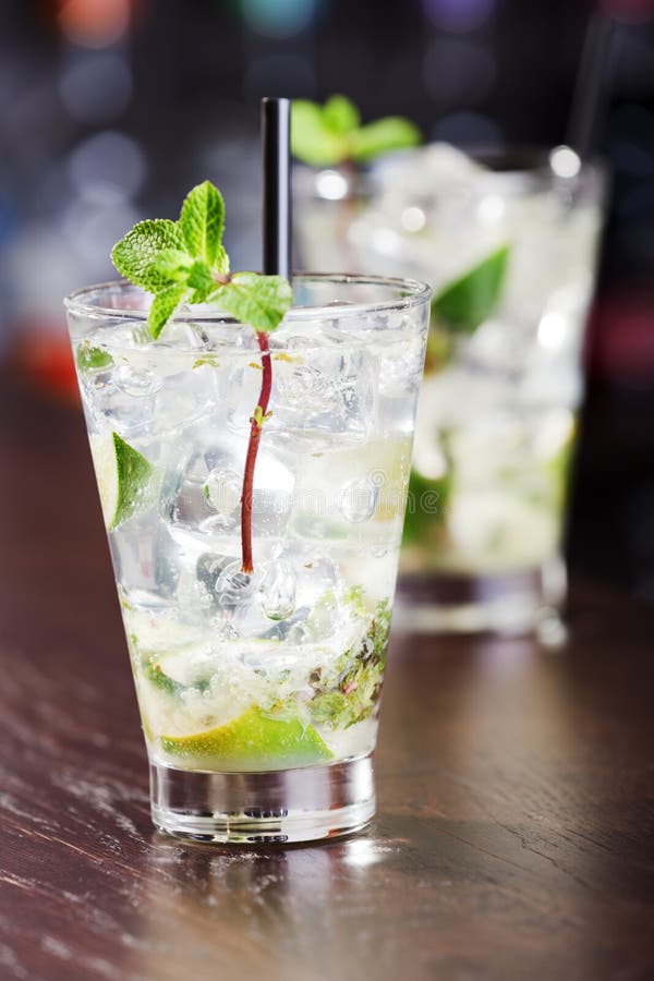 Raccolta Dei Cocktail - Mojito Immagine Stock - Immagine di cucchiaino ...