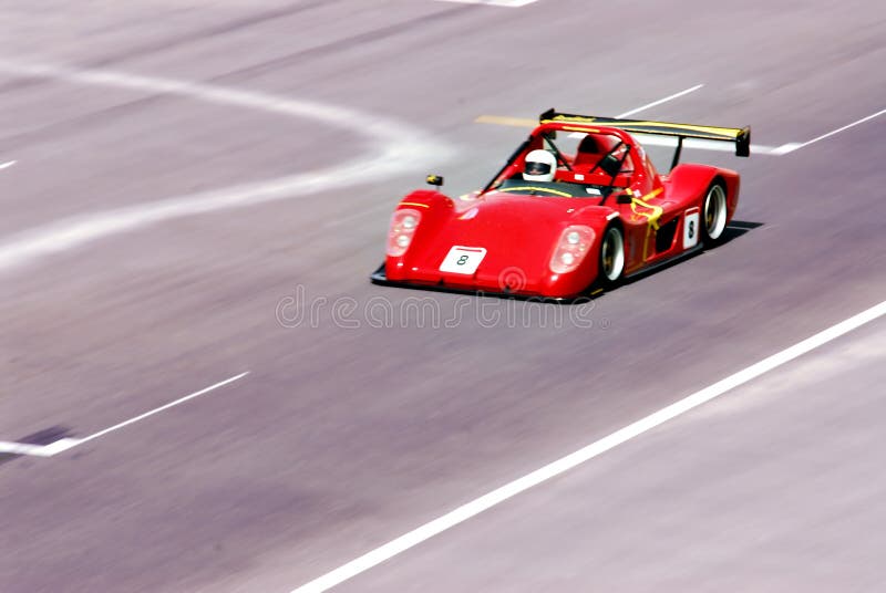 Raceauto stock afbeelding. Image of risico, donker, snelweg - 1296991