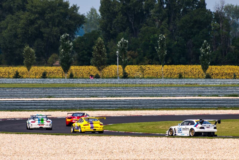 Racerbilar redaktionell bild. Bild av mästerskap, järtecknet - 44727721