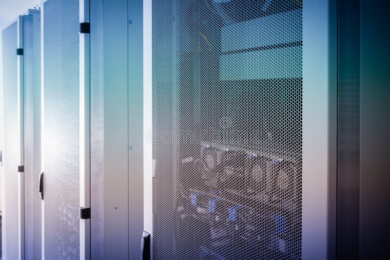 Racks Llenos De Hardware De Computadora Dentro Del Centro De Datos De ...