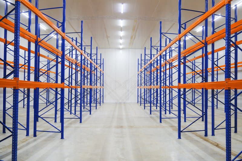 Racks Vacíos En Almacén Industrial Foto de archivo - Imagen de ...