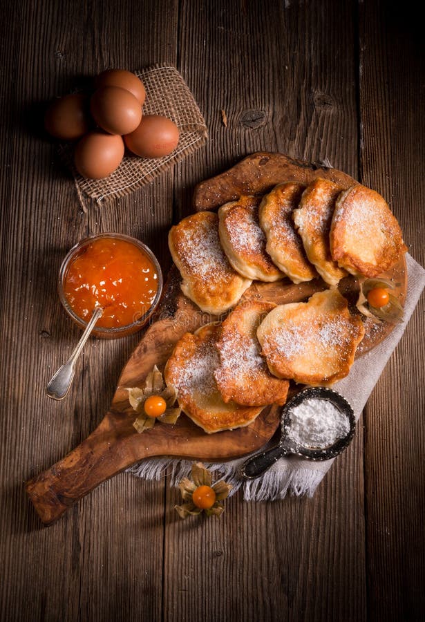 Racuchy - Pancake Polacchi Del Lievito Fotografia Stock - Immagine di ...