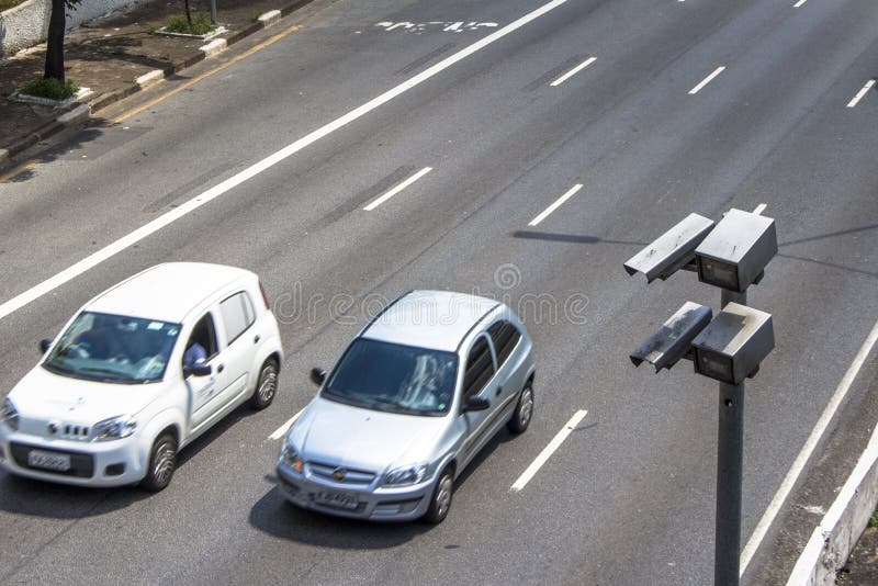 Radar De Contrôle De Vitesse Image stock éditorial - Image du brésil ...